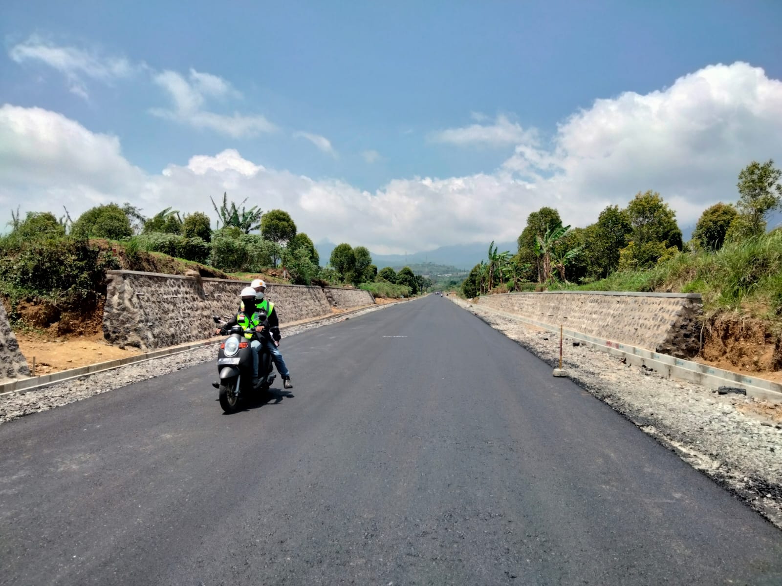 Pemandangan Ciamik Jalan Baru Cipari Cisantana Kuningan, Kapan ya ...