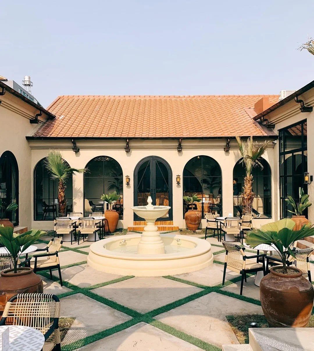 Festum Cafe Cirebon Desain Eropa & Instagramble Menyajikan Pengalaman ...