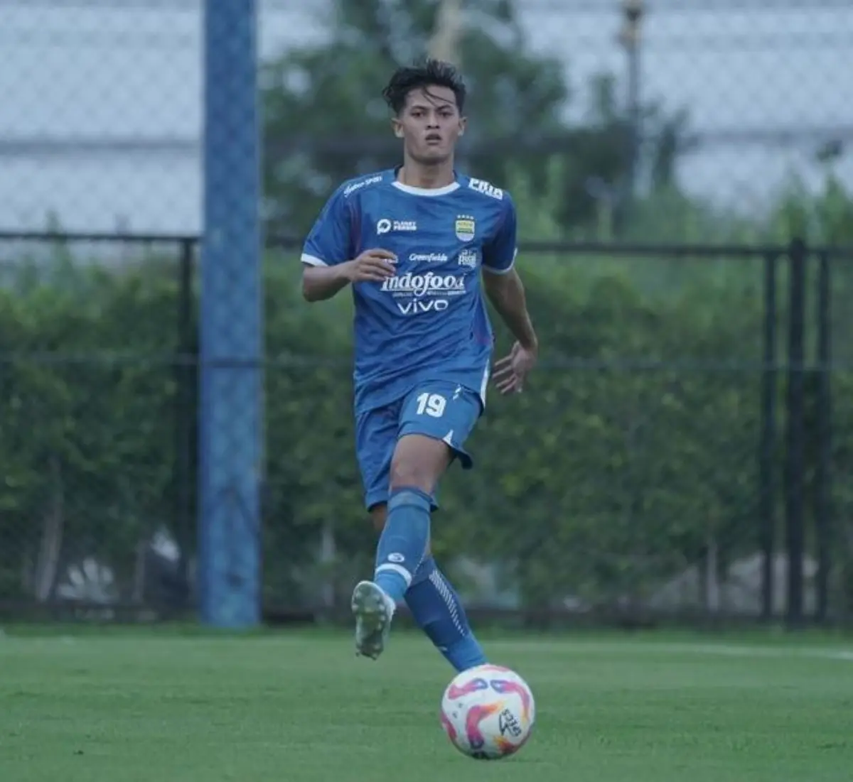 Dewa Temukan Posisi Terbaiknya! Bek Tengah Jadi Pilihan Utama, Adam ...