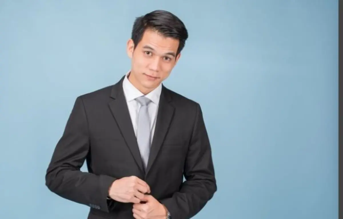 Edit Foto Jadi Pakai Jas Tanpa ke Studio? Ini 8 Prompt Gemini AI-nya ...