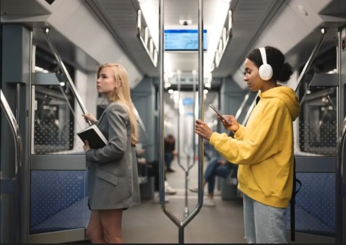 7 Prompt Gemini AI Bikin Foto di Kereta Api Tampil Sinematik Ala Layar ...