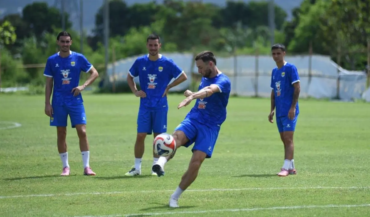 Debutan Baru Persib! Thom Haye & Eliano Reijnders Siap Panaskan Laga Kontra Persebaya – Radar ...