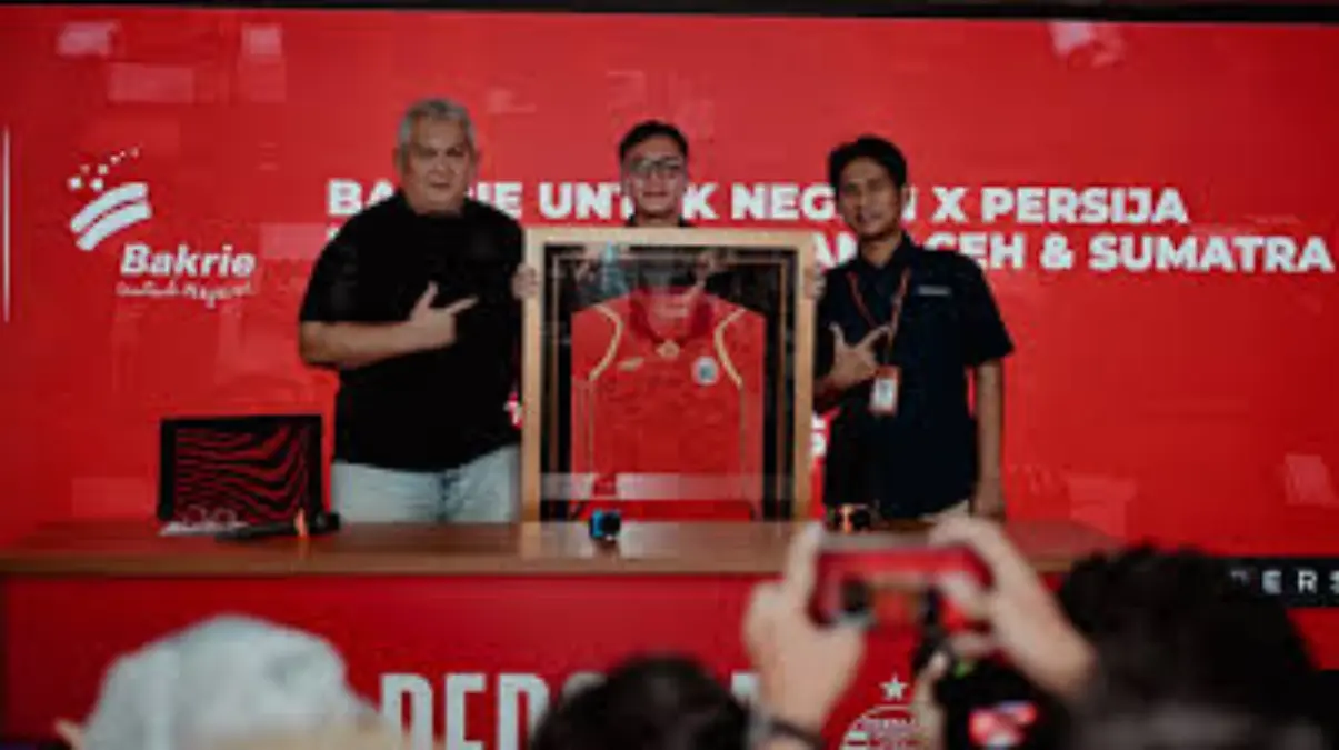 Persija Jakarta Gelar lelang Jersey Untuk Membantu Korban Banjir di ...